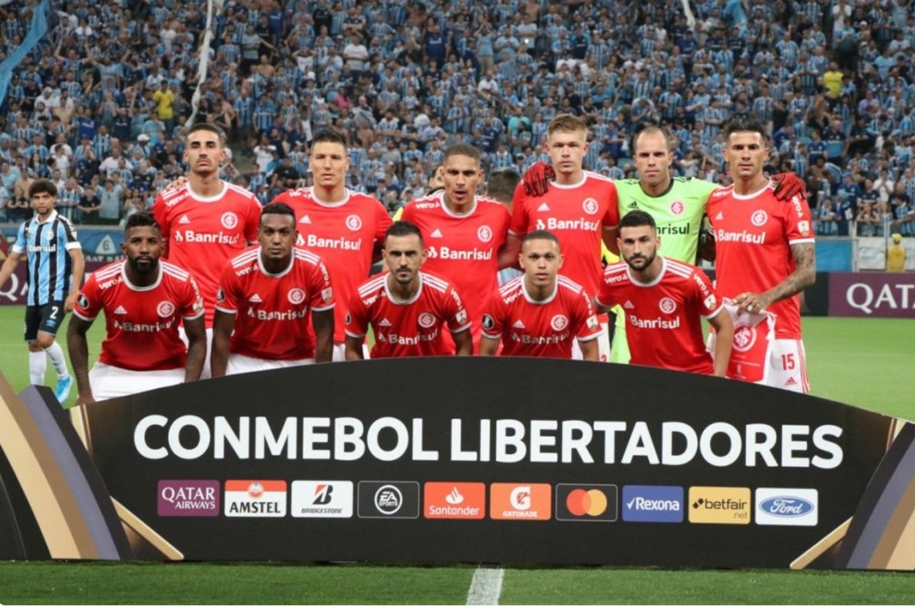 A VITÓRIA BATEU NA TRAVE – Arquibancada Colorada